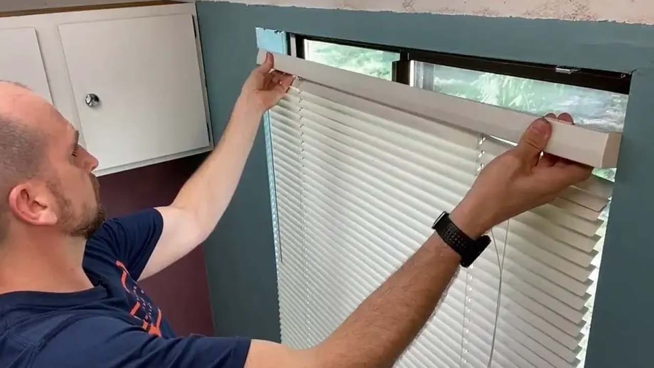 How to Remove Venetian Blinds? - 2 easy ways - Pay Weekly Flooring